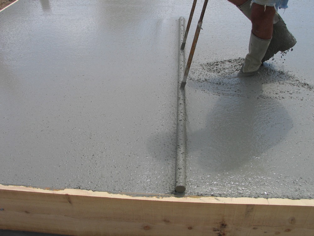 Le béton autonivelant : avantages, utilisations, pose – Tout sur le béton